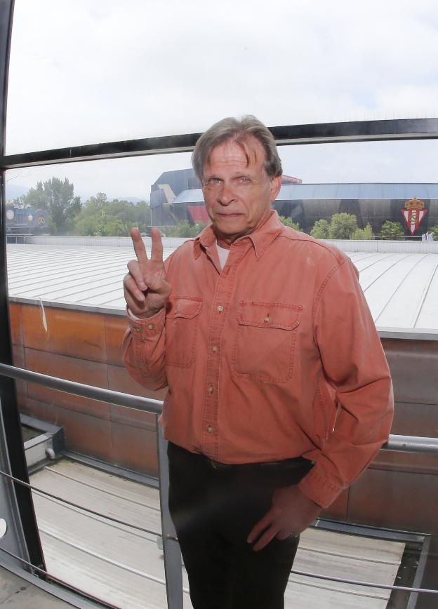 ¿Recuerdas a Donovan, de Invasión Extraterrestre? Cumplió 72 años y ...