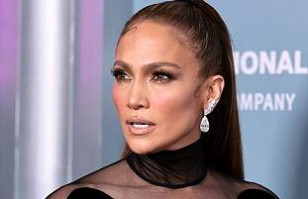 Jennifer Lopez comparte imagen de hace 20 años junto a otra actual para ...