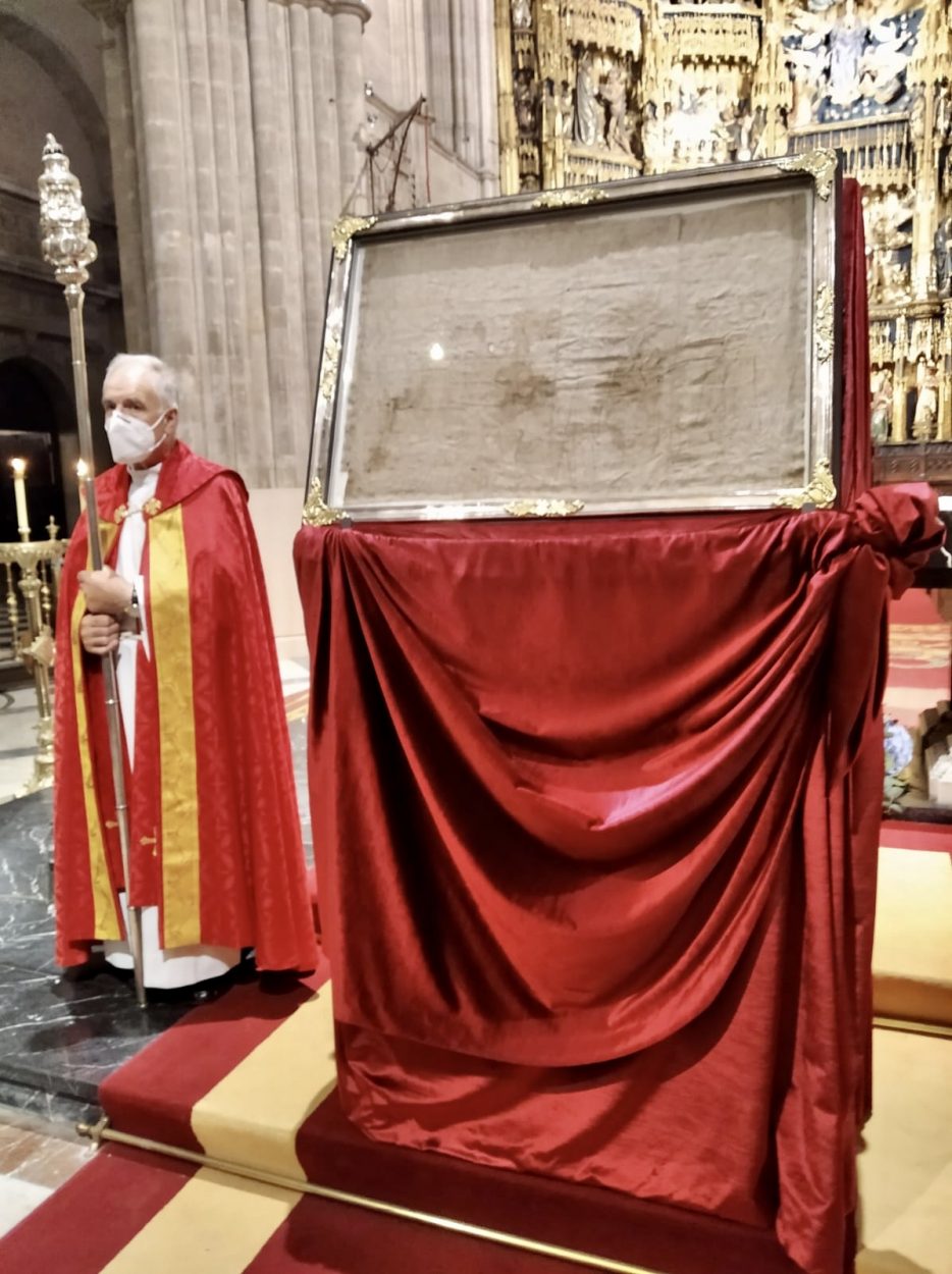 El Santo Sudario de Oviedo: El paño que habría cubierto el rostro de ...