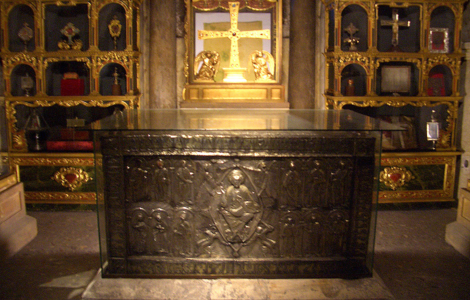 El Santo Sudario de Oviedo: El paño que habría cubierto el rostro de ...