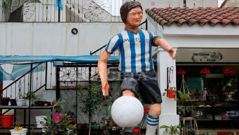 Fotos: Estas son las peores y más feas estatuas futboleras de todos los ...