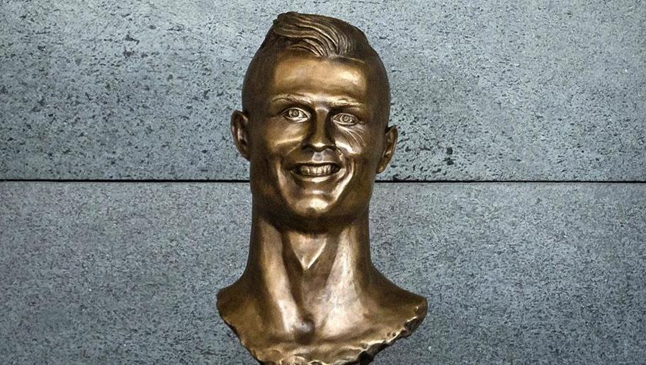 Fotos: Estas son las peores y más feas estatuas futboleras de todos los ...