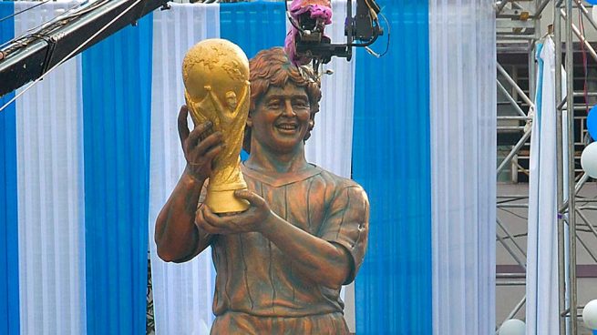 Fotos: Estas son las peores y más feas estatuas futboleras de todos los ...