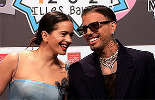 Rosalía muestra su impresionante y lujoso anillo de compromiso con Rauw Alejandro | Lujo