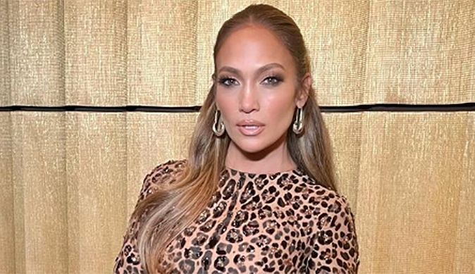 Jennifer Lopez yendo al gimnasio con un bolso millonario y estiloso ...