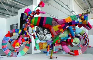Crochet graffiti: Un toque “hecho a mano” en la ciudad | Manualidades y ...