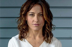 Coni Santa María apuesta por jugado look en T13: ¿Cómo lo recibieron ...