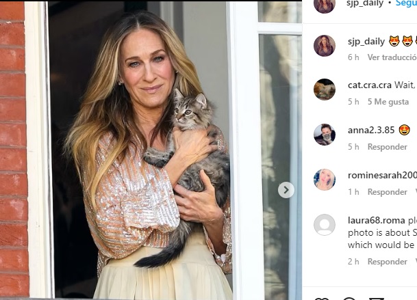 Sarah Jessica Parker opta por look “perfecto” mientras graba en las ...