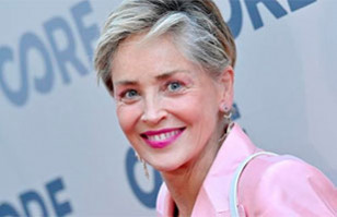 Sharon Stone deslumbró en gala benéfica donde el rojo fue el dominante ...