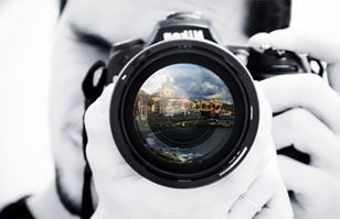 La inusual publicidad del fotógrafo que "busca novia" | Mujer