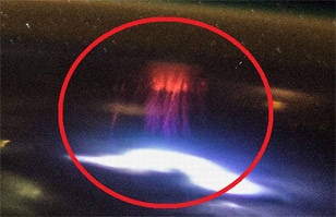 Fenómeno: ¿Qué es este destello rojo fotografiado desde la Estación ...