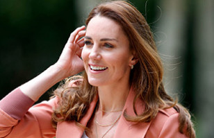 El tradicional look juvenil con el que Kate Middleton deslumbró en ...