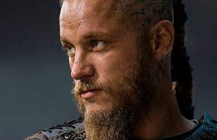 El sorprendente cambio físico que tuvo Travis Fimmel para interpretar a ...