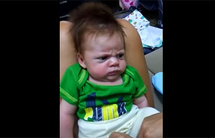 Video: El bebé malhumorado que la rompe en internet | Virales
